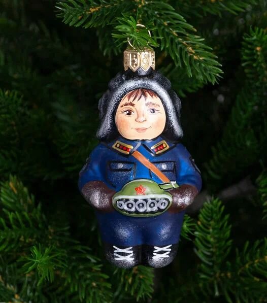 Елочная игрушка Танкист