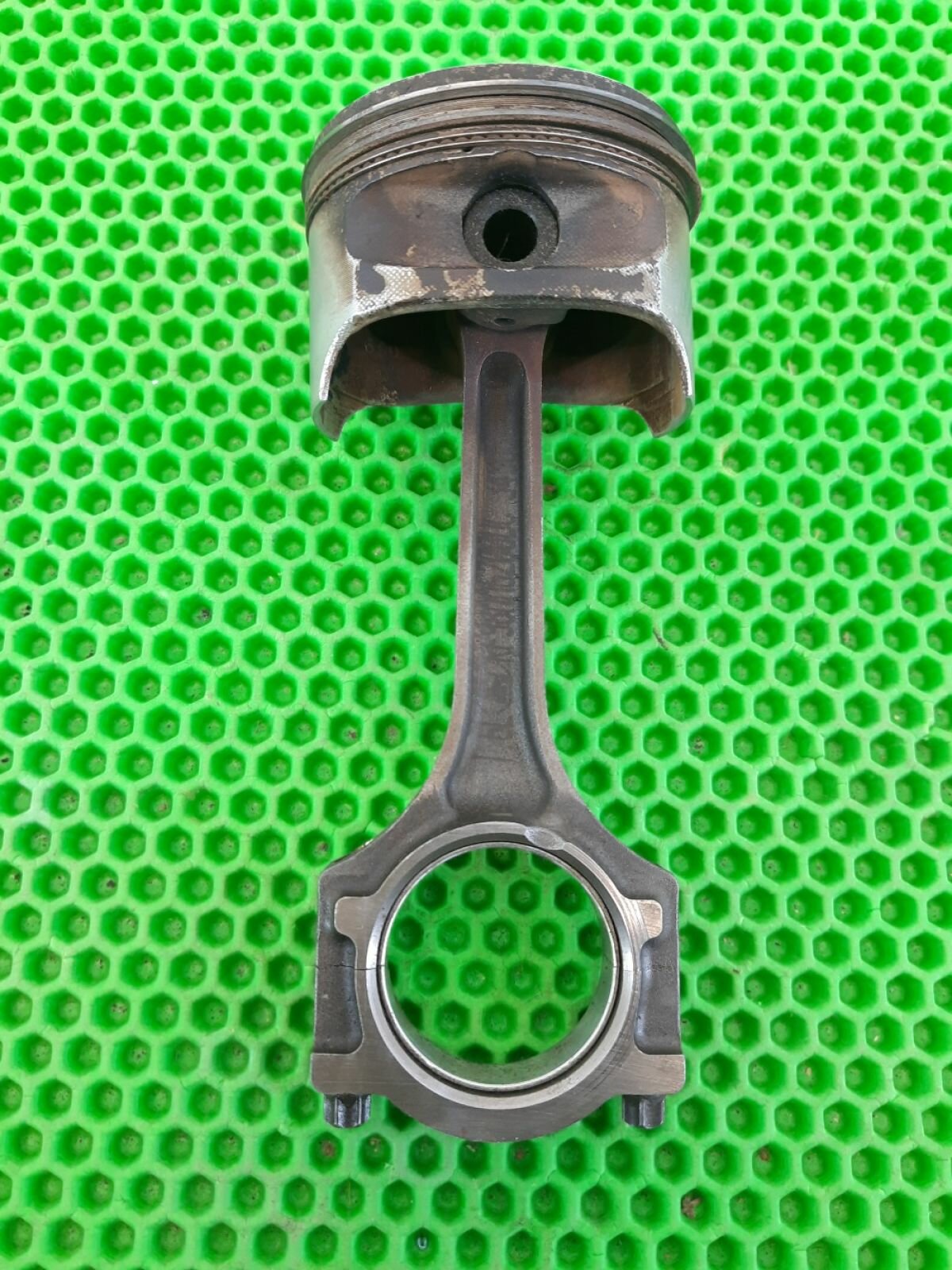Поршень с шатуном Ford Focus 3 1.6 pnda 125 лс. 2011-2019г.