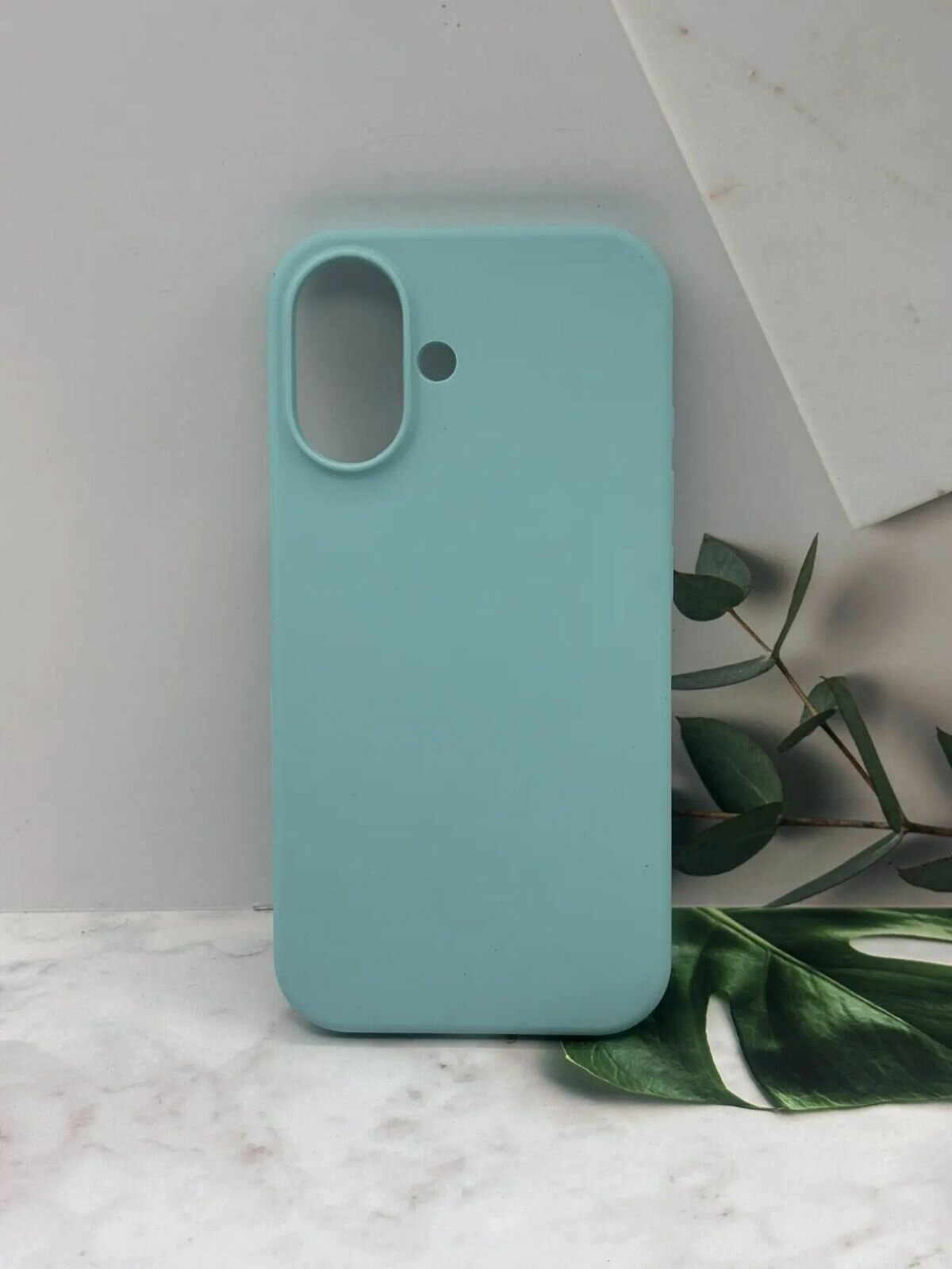 Силиконовый чехол на iPhone 16 защитный