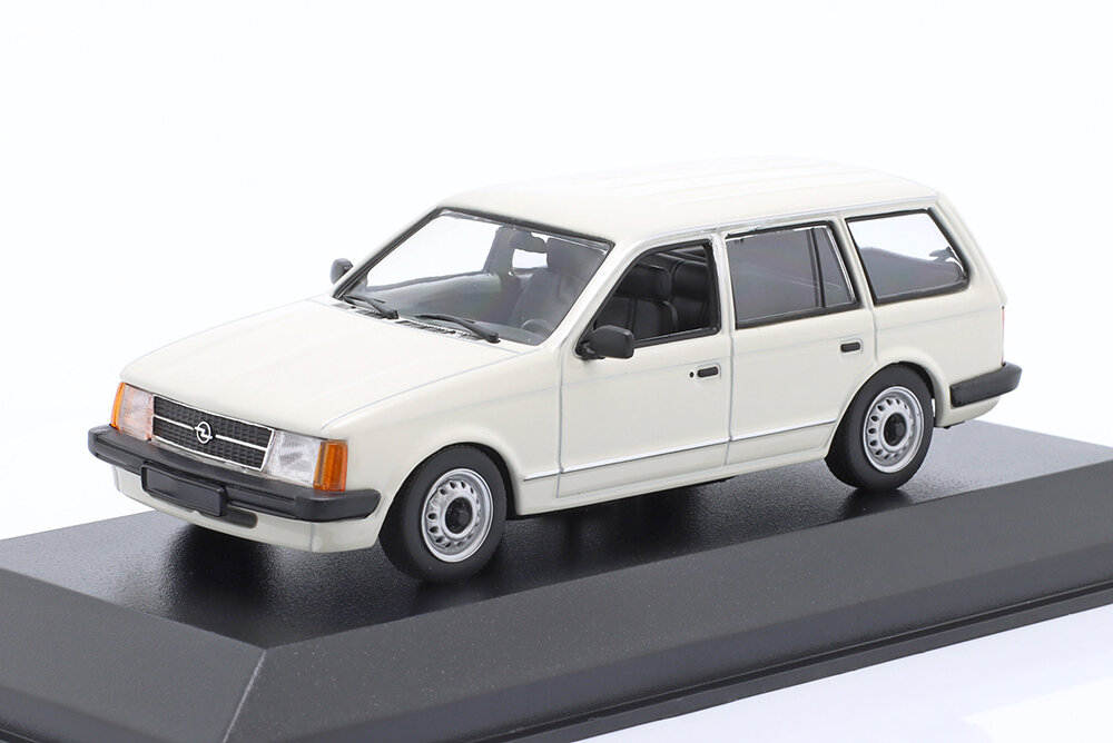 Модель коллекционная MAXICHAMPS Opel kadett d caravan 1979 white