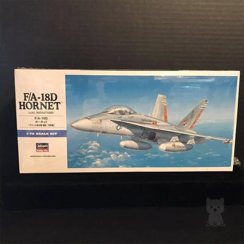Модель для сборки Hasegawa 00439 F/A-18D Hornet 1:72, пластиковая, детальный кокпит, оружие, ВМС США
