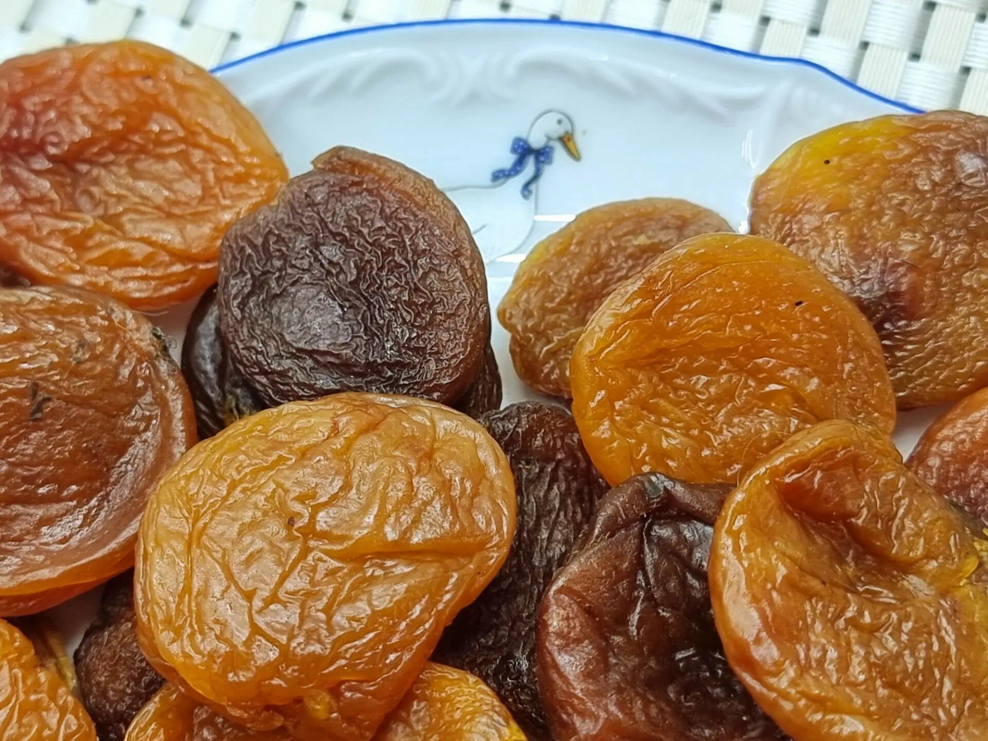 Курага сушеная ассорти(красная, лимонная и шоколадная)