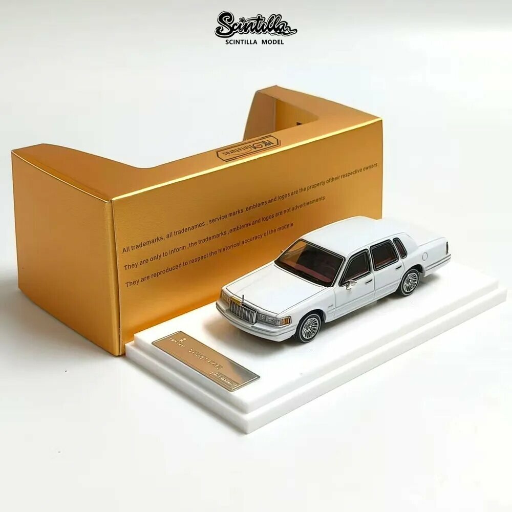Масштабная модель автомобиля MK Miniatures 1/64 #Lincoln Town Car White Alloy Car Model Collection Gift