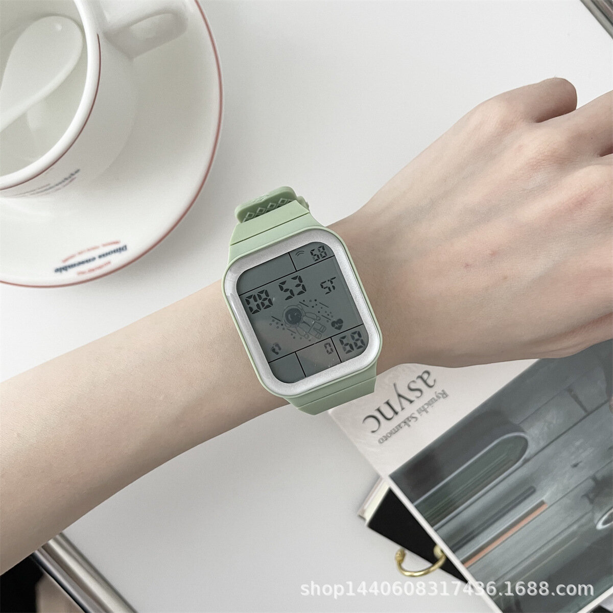 Модные квадратные часы в стиле космонавта для мальчиков и девочек, специально разработанные для учеников средних и старших классов, оснащенные передовыми технологиями, детские спортивные электронные часы.