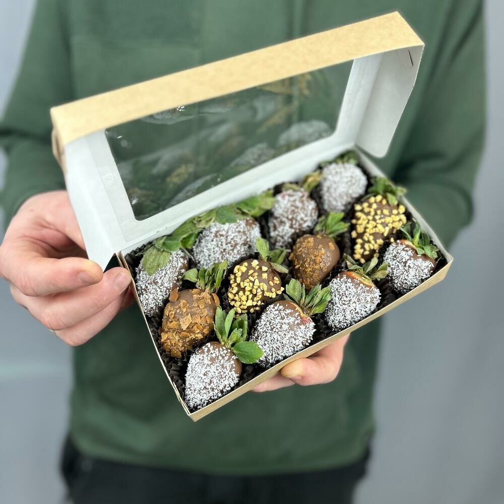 Подарочный набор "Коробочка с клубникой", шоколад, клубника, кокосовая стружка