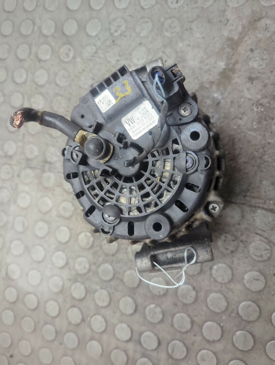 Генератор Volkswagen Jetta 6 Б/У — фото 1