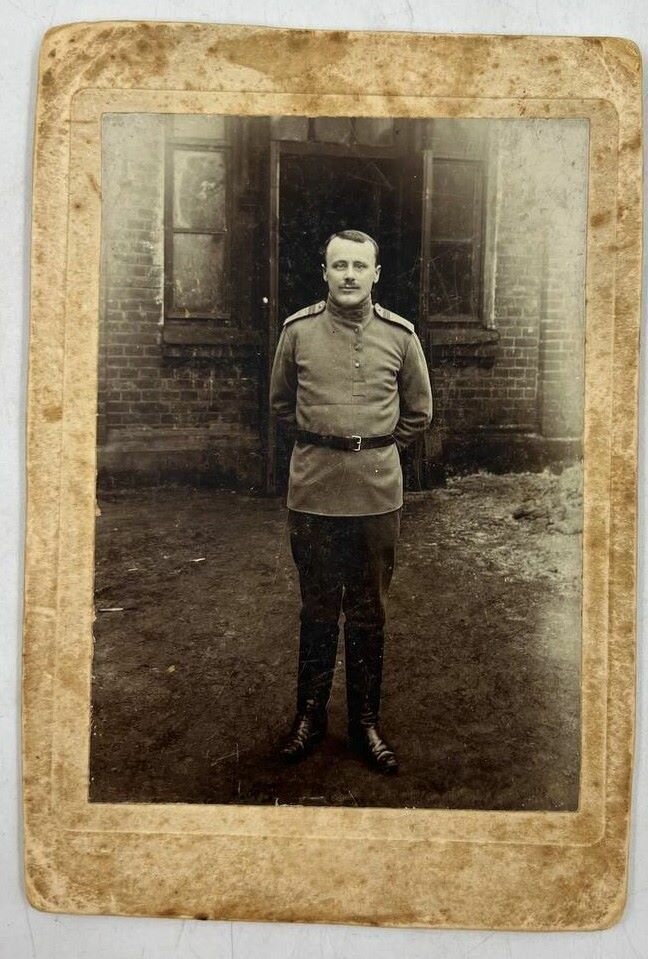 Кабинетная фотография неизвестного мужчины 17,5х12,5 см в военной форме Россия 1900е годы.