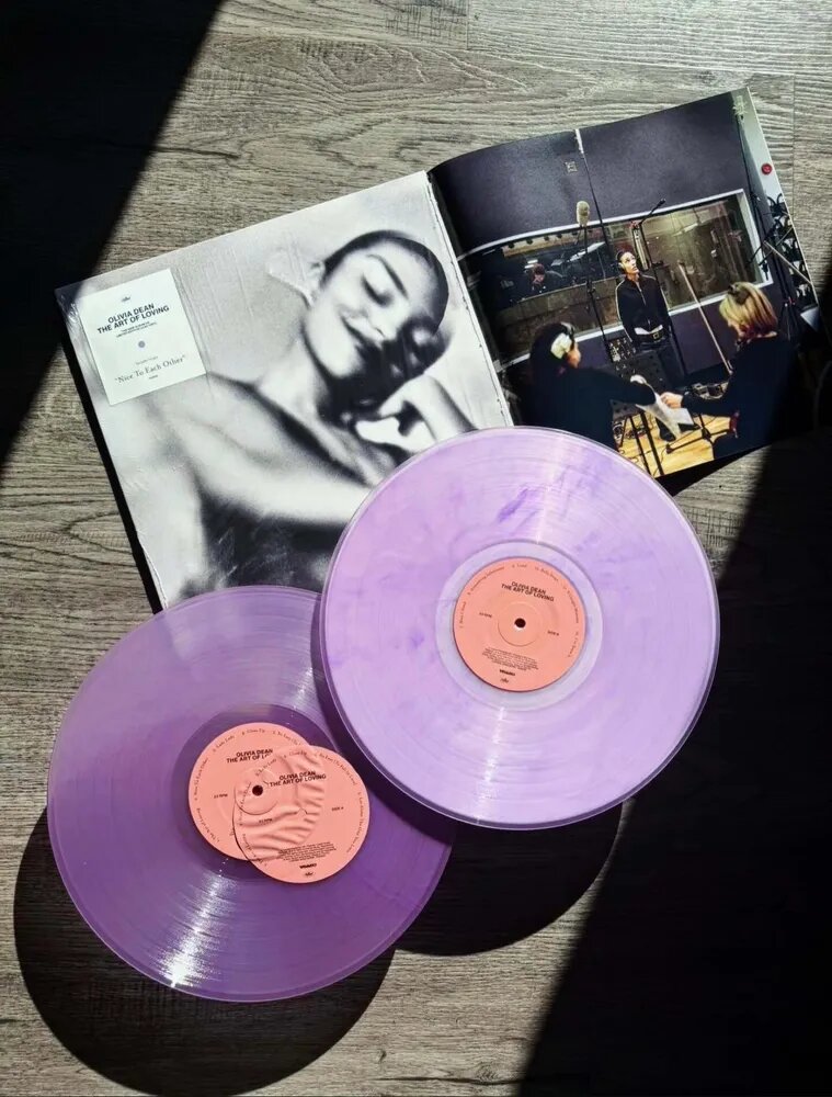 Виниловая пластинка Olivia Dean-The Art Of Loving, translucent smoked lilac.