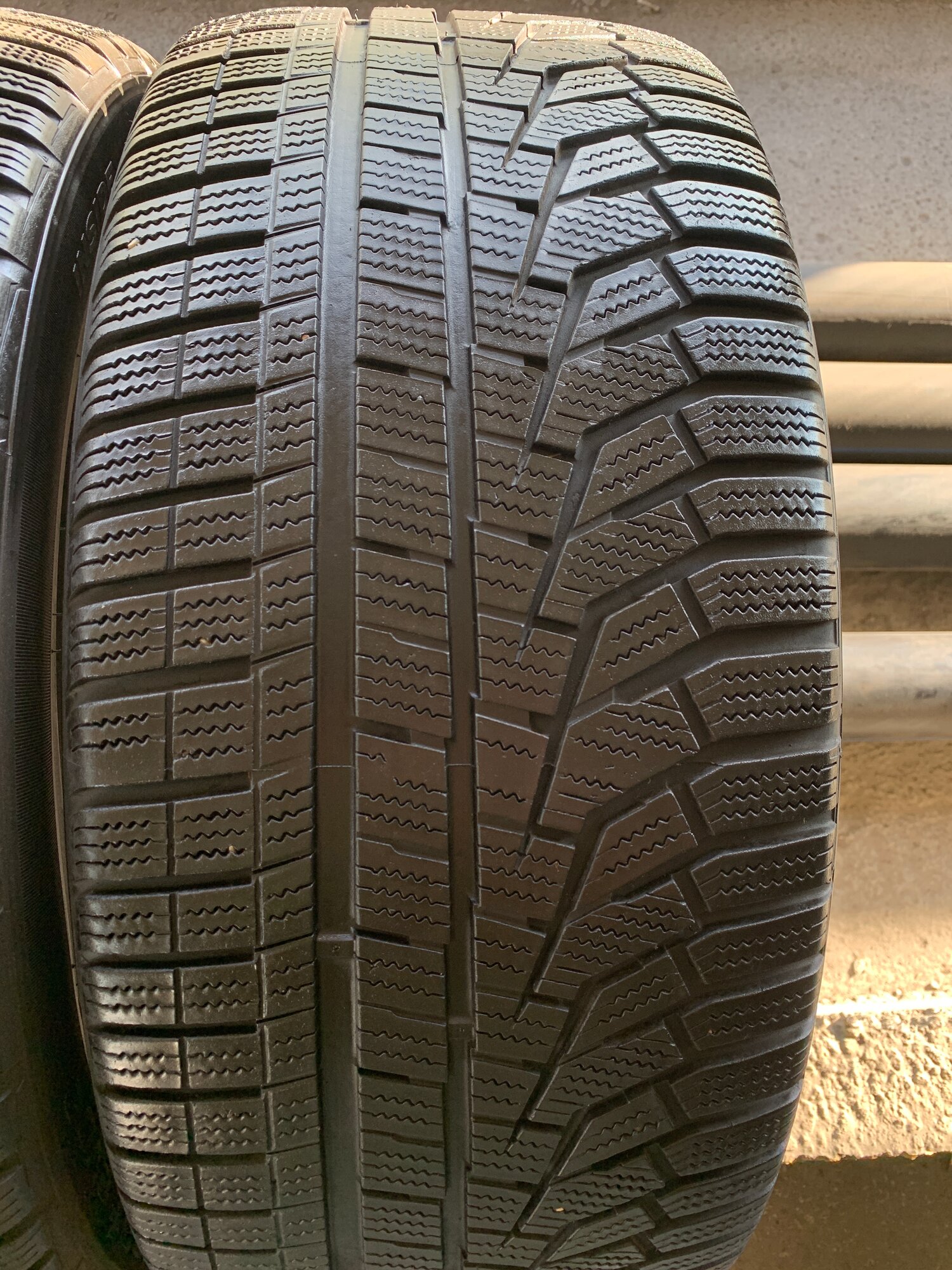 Hankook Winter I'Cept Evo2 W320 245/45 18