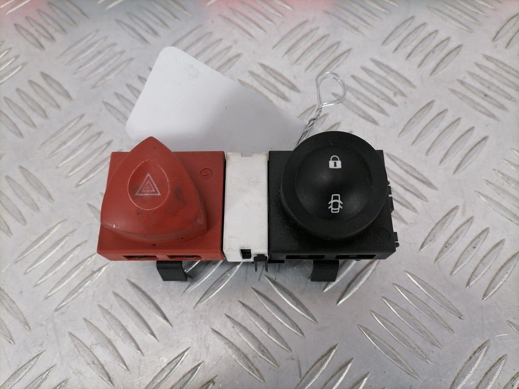 Блок кнопок / 1646469 8200407415 8200095493 для Renault Megane 2 (с пробегом)