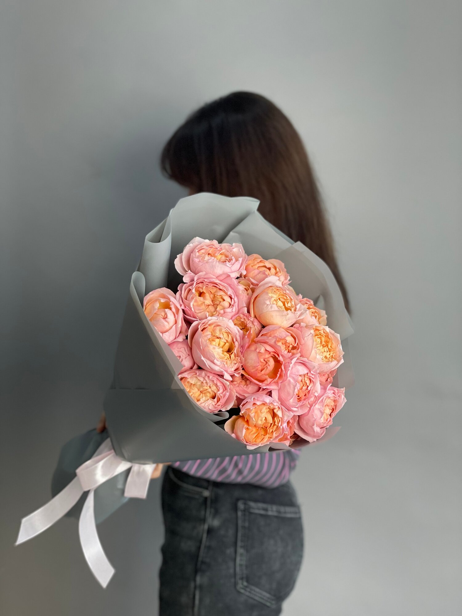 Букет из 5 кустовых пионовидных роз, размер XS, от "Di_Flowerslab"
