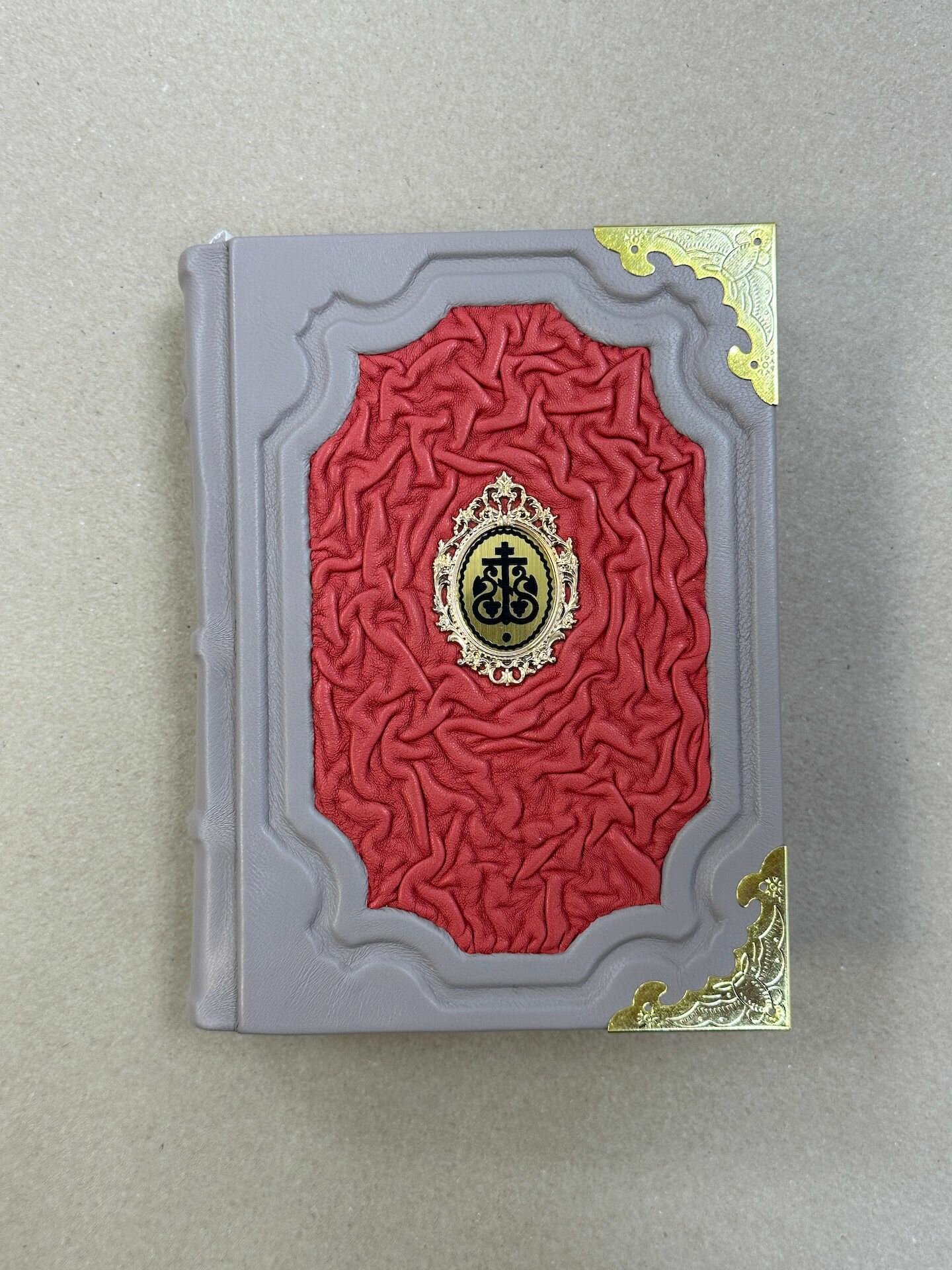 Православный молитвослов (подарочная книга в кожан. переплете)