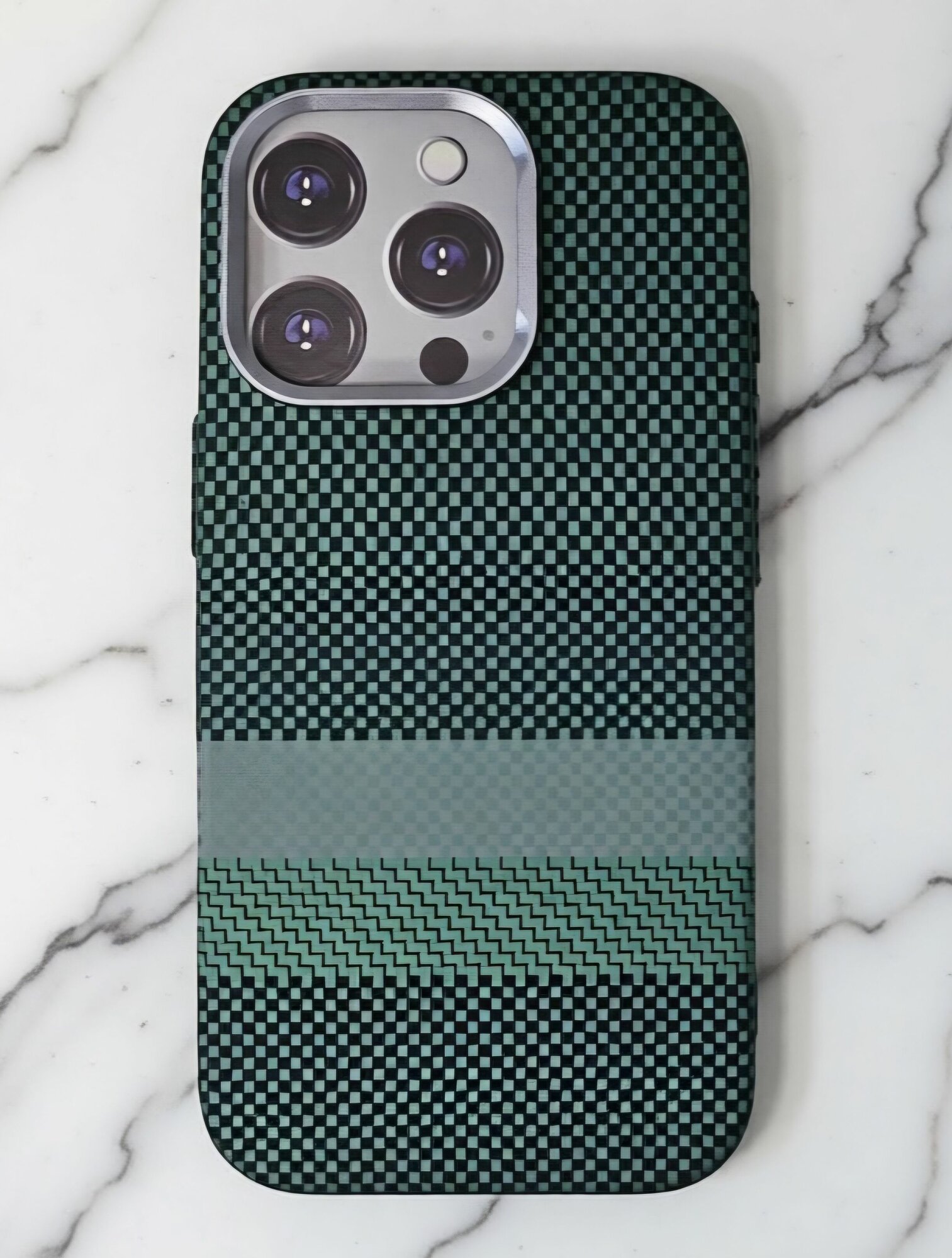 Чехол матовый под карбон Luxo для iPhone 16pro с поддержкой MagSafe /Green
