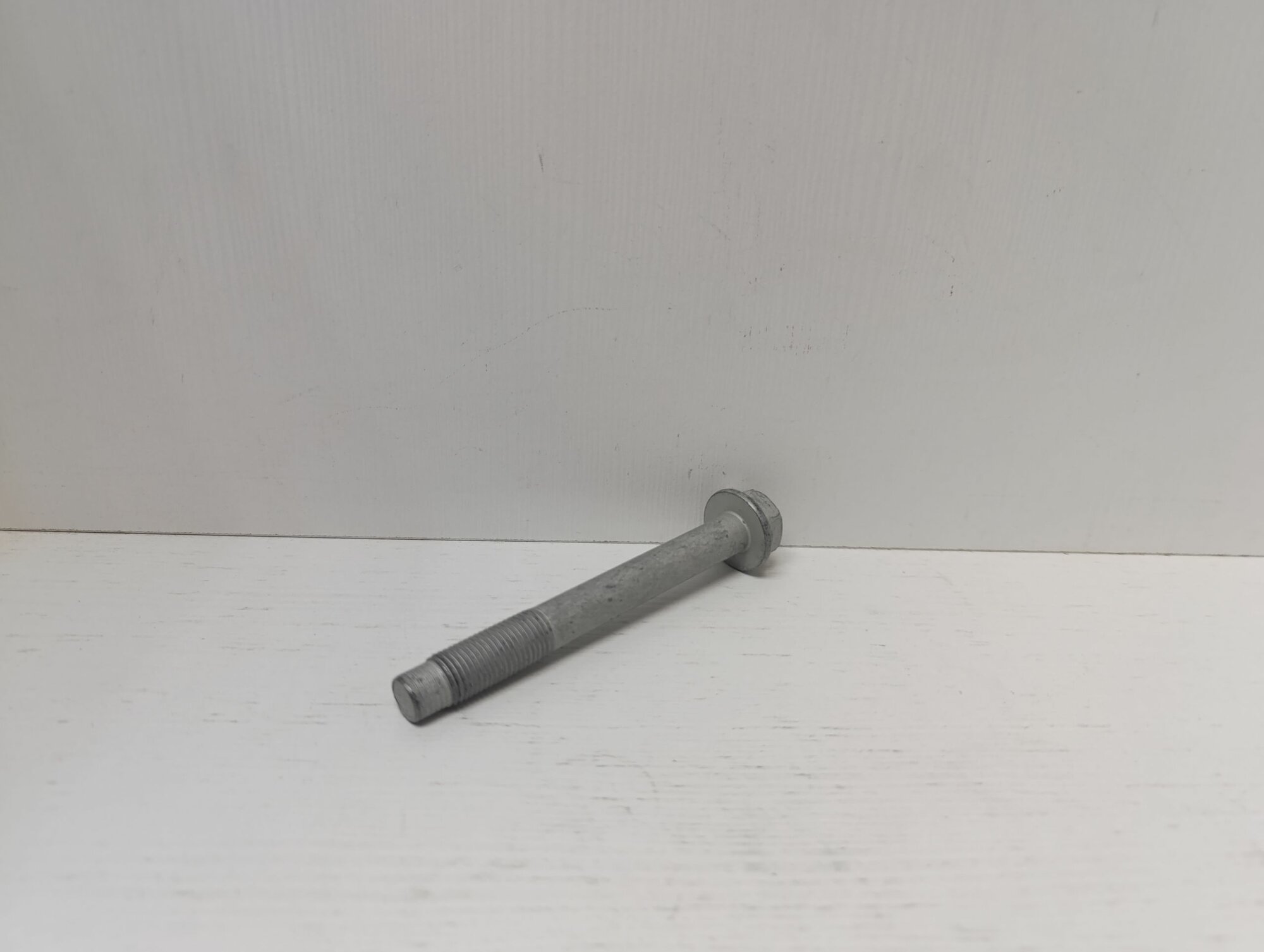 Болт с шестигранной головкой и фланцем для автомобилей Nissan 54459JA060