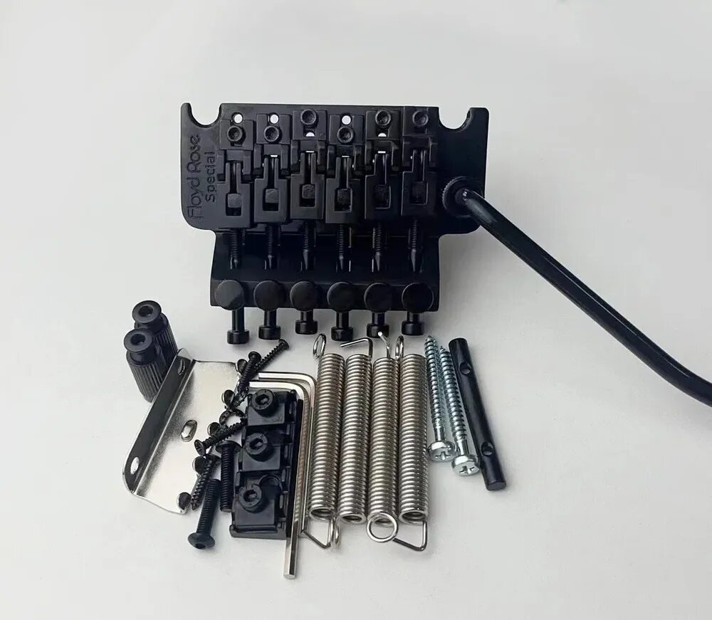 Электрогитара Floyd Rose Special с системой тремоло и креплением бриджа. Порожек 42 / 43 мм. Длина блока 34 мм