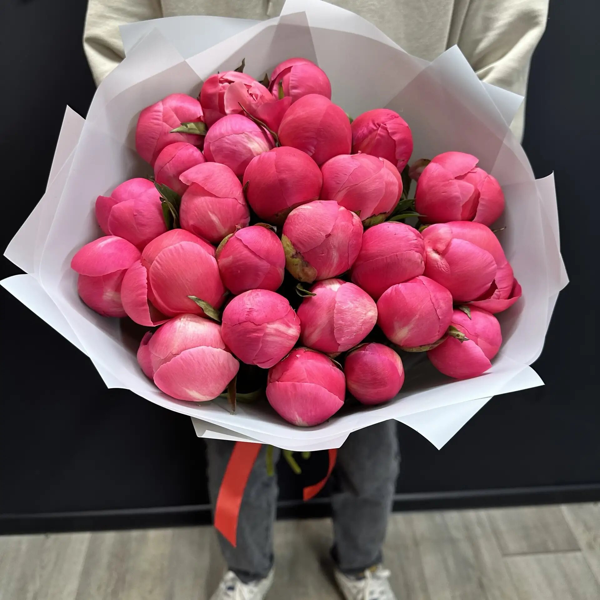 Букет "Асомния", коралловые пионы, высота 50см, 25 цветов, с упаковкой