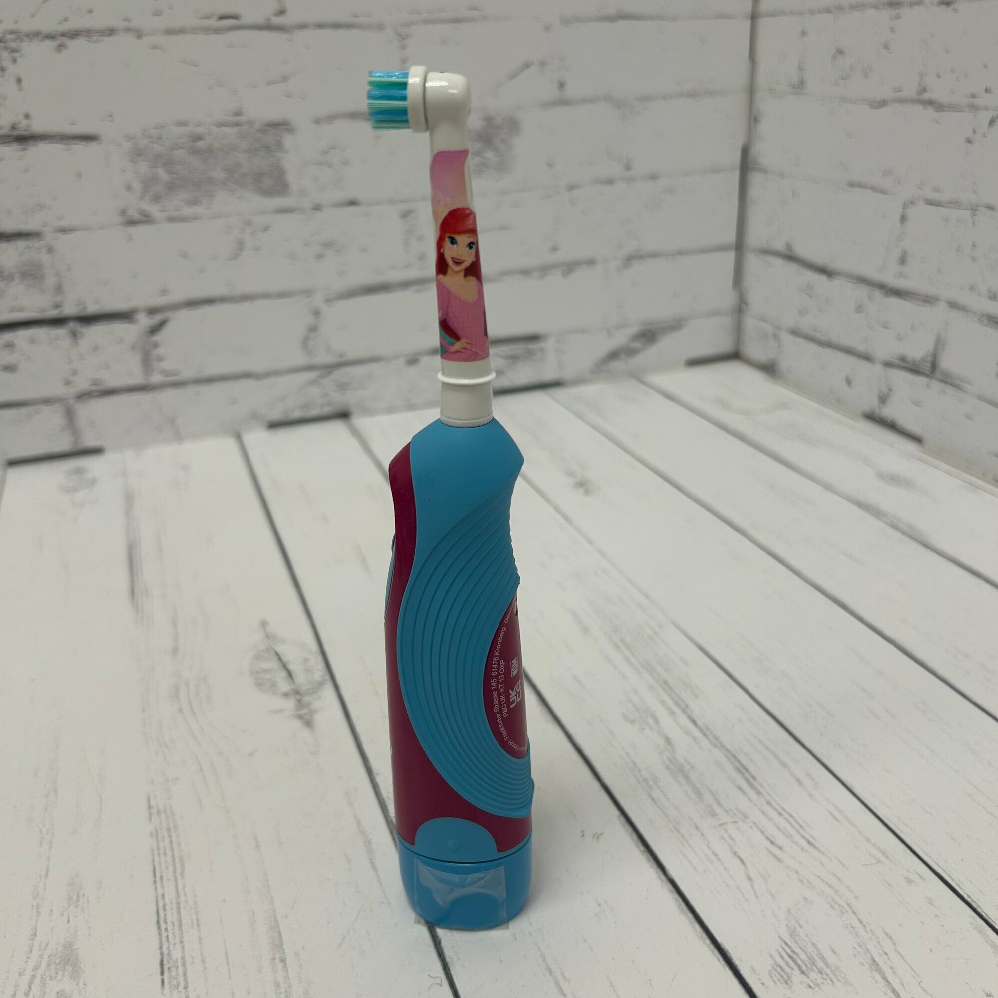 Электрическая зубная щетка Oral-B Stages Power Extra Soft Принцессы (с 3 лет) на батарейках