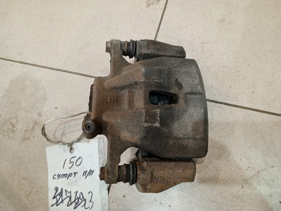 Суппорт передний правый от Toyota Corolla E150 2006-2013