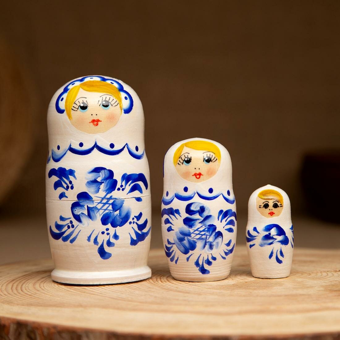 Матрешка "Гжель", белое платье, 3 кукольная, 9 см