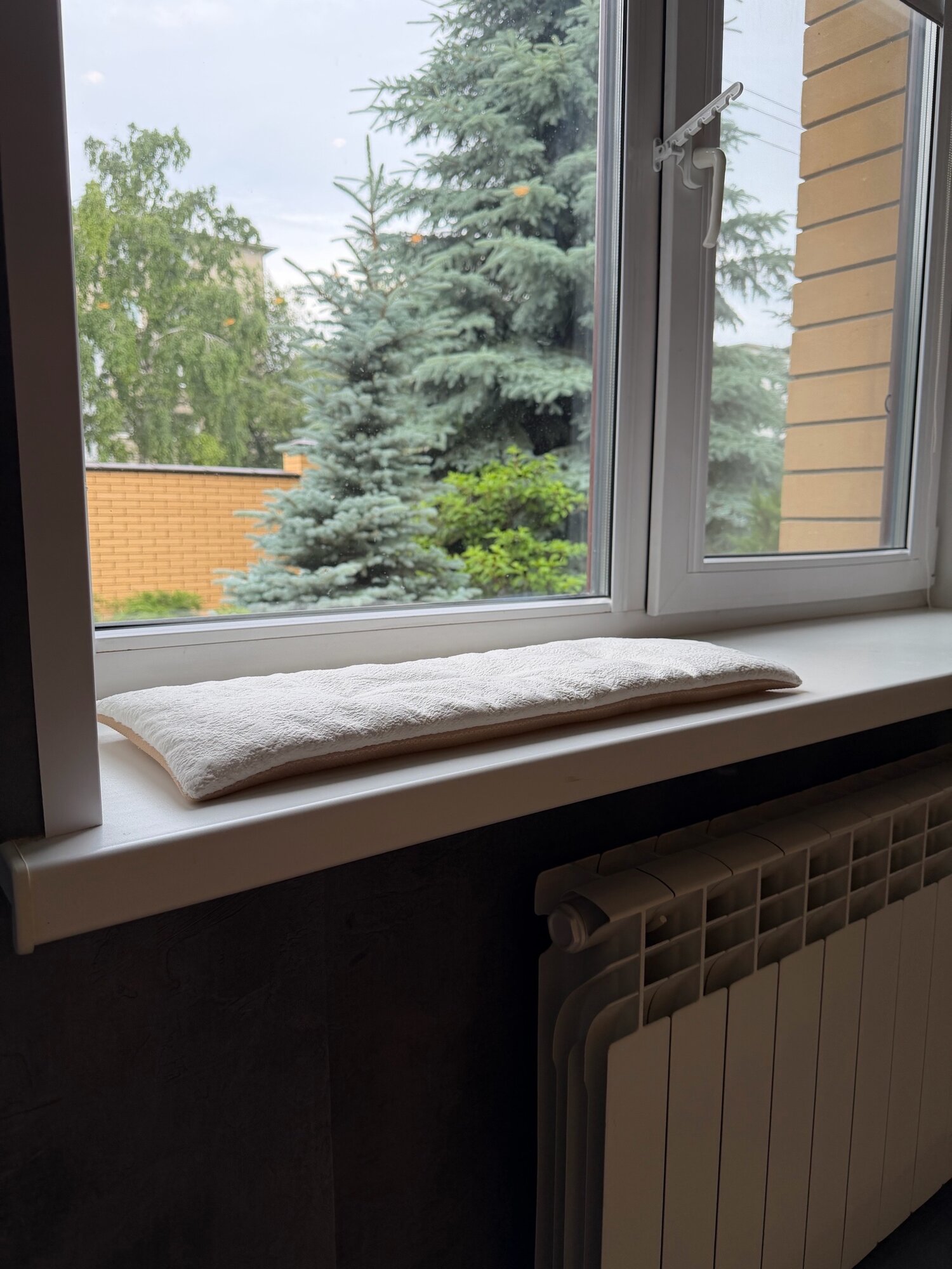 Лежанка 22*60 для кошек и собак на подоконник, на пол. Антискользящая.