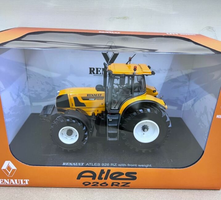 Металлическая коллекционная модель трактора Renault Atles 926 RZ в масштабе 1:32, Universal Hobbies 6827