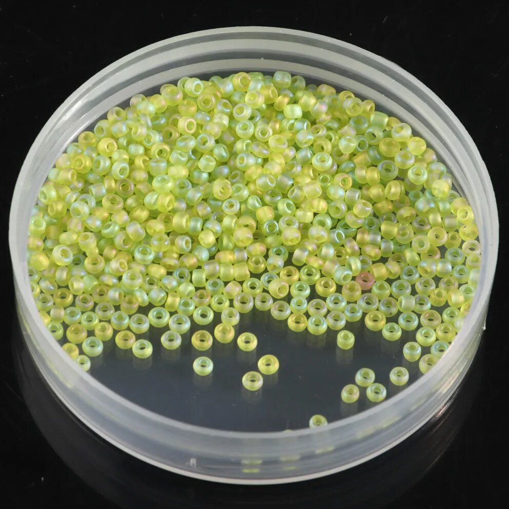 Радужные стеклянные бусины isequins 2 мм 720 шт 07 Light Green
