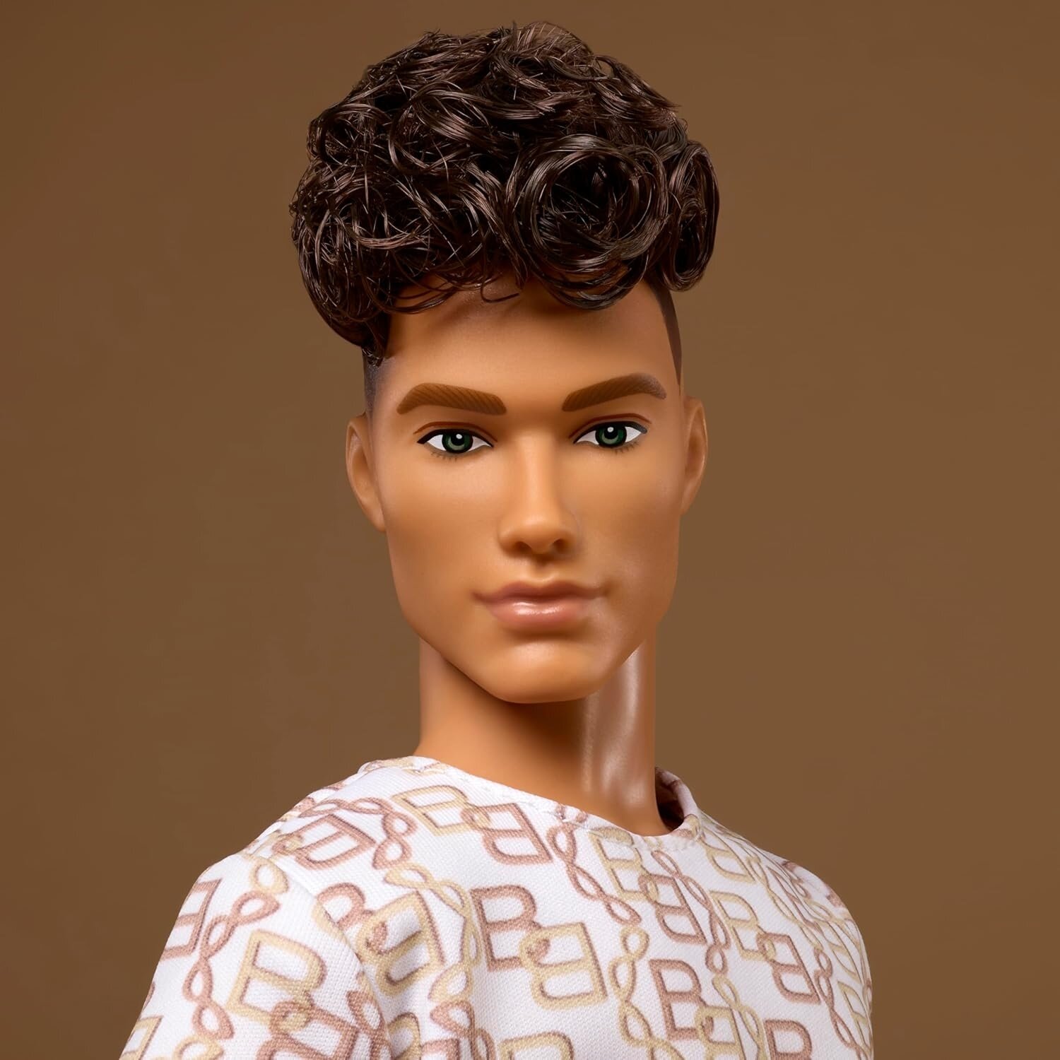 Кукла Barbie Basics Кен #10 Базовый Ken с короткой стрижкой и кудрявыми волосами — фото 1