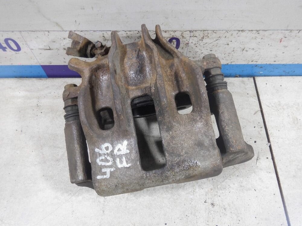 Суппорт передний правый Peugeot 406
