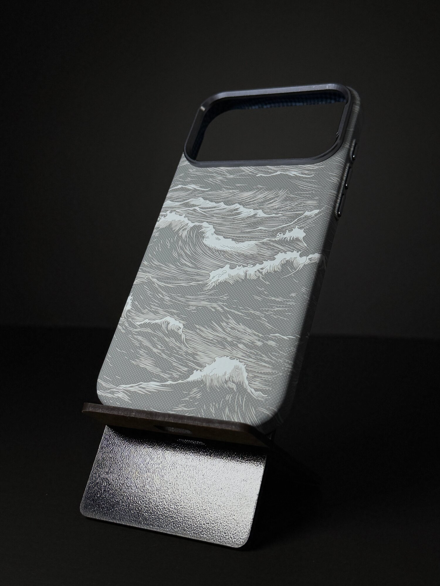 Чехол Айфон 17 Про Макс / чехол iPhone 17 Pro Max с MagSafe LUXO Life+, белые волны, карбоновый