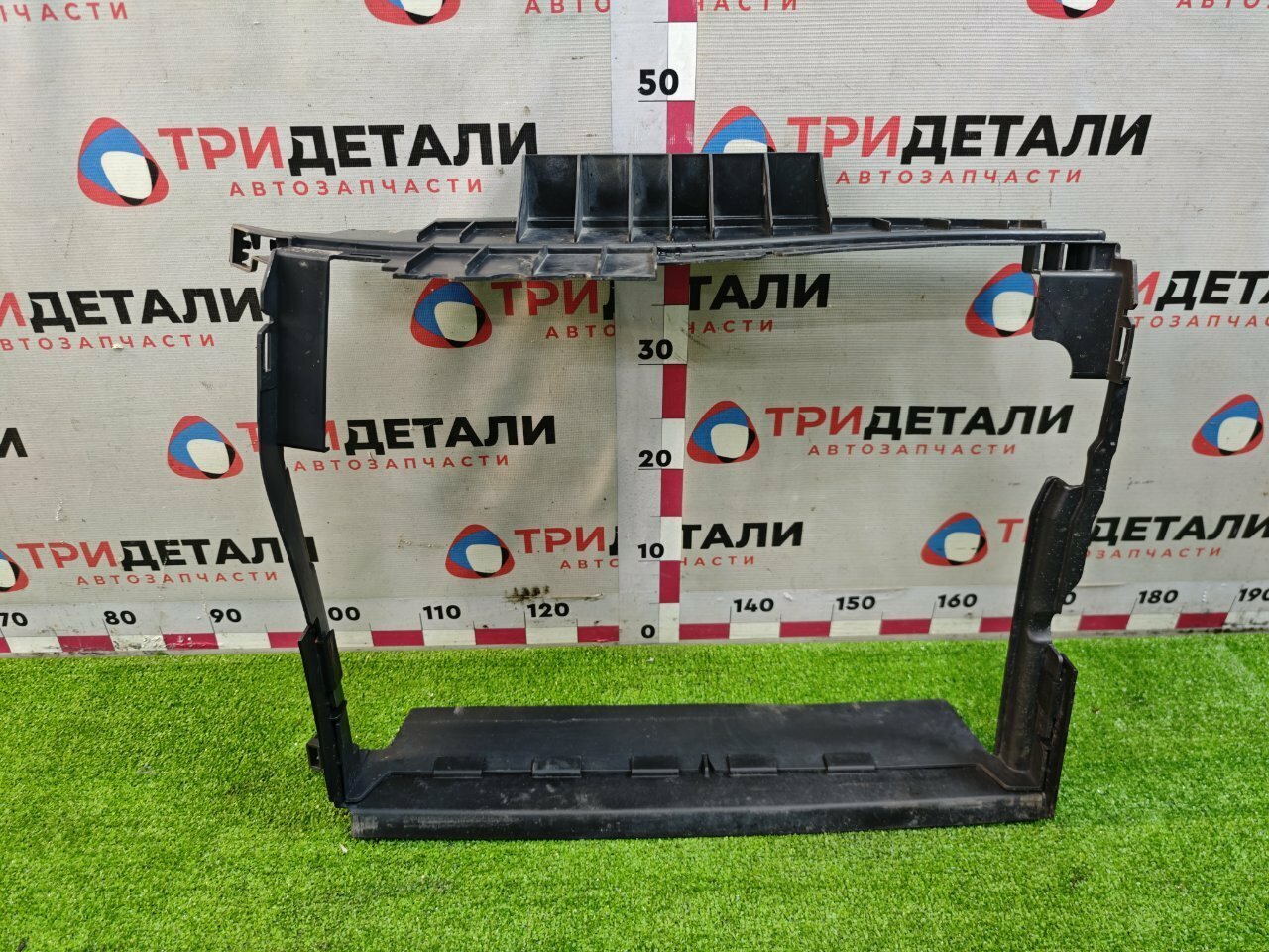 Дефлектор радиатора Renault Duster 1.4 H5H 2021 (б/у)