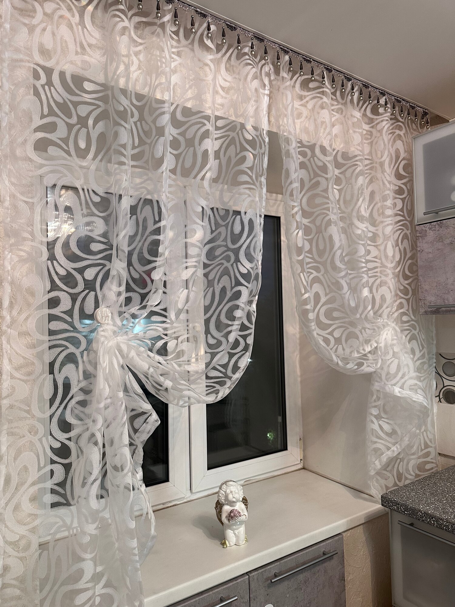 Кухонная шторка белая дымка из органзы, ширина 2,8м, высота 1,8м