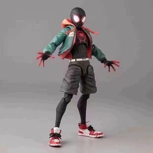 Фигурка Marvel Spider-Man: Across the Spider-Verse Майлз Моралес, коллекционная модель из ПВХ, полностью артикулированная, в коробке