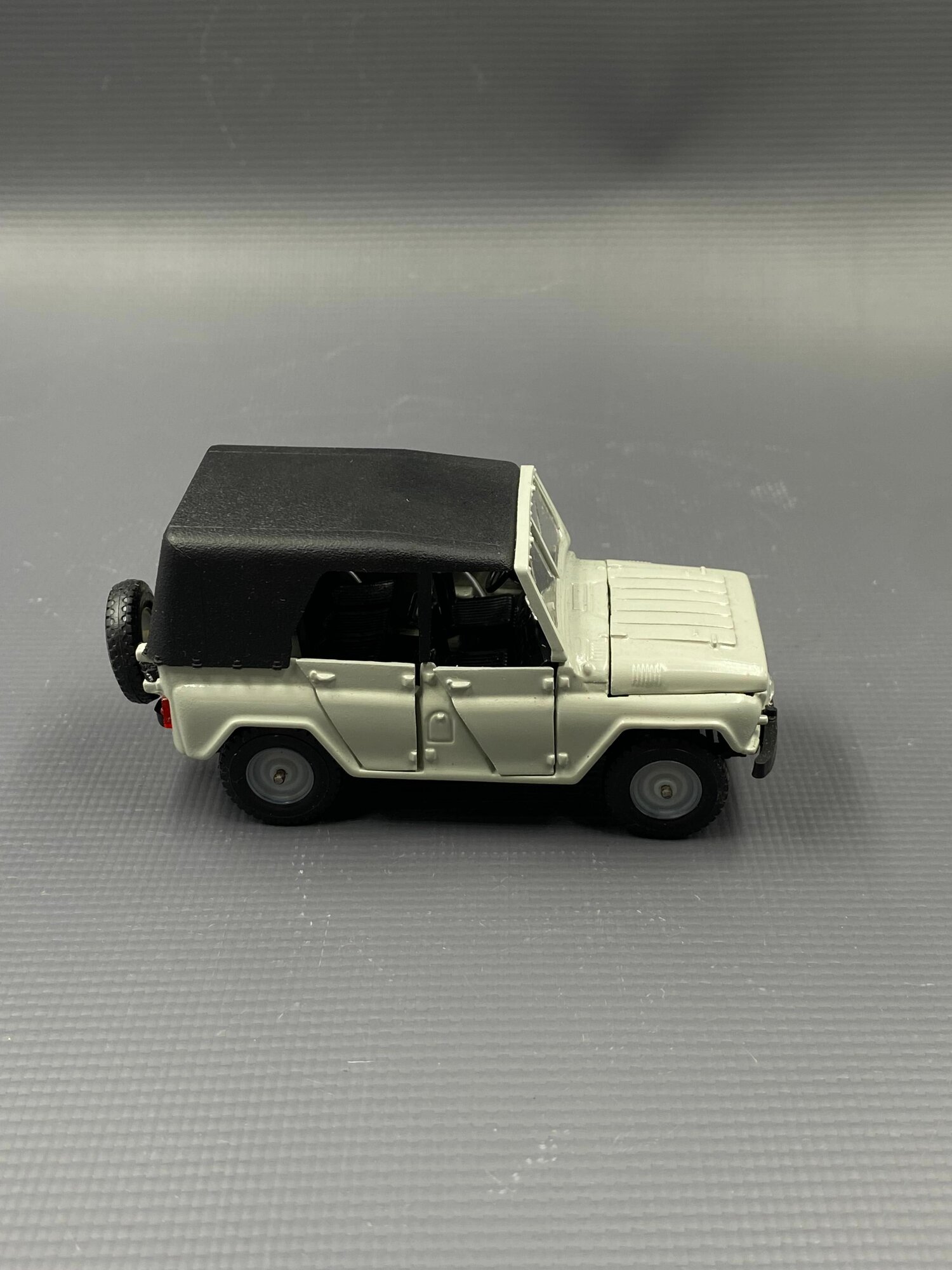 Модель УАЗ-469 №А34, Металл Пластик СССР масштаб 1:43, цвета Белая ночь Состояние люкс! Редкая!