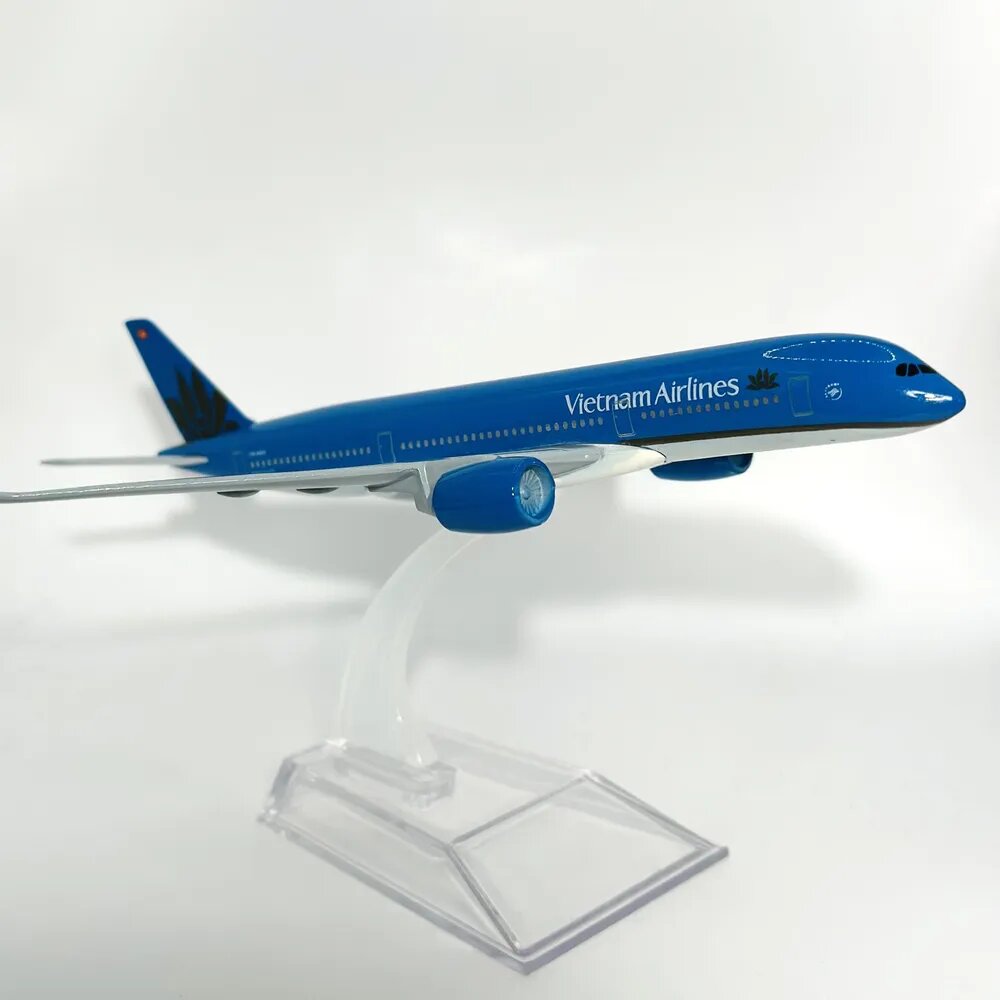 Сборная модель самолета Vietnam Airlines, металл+пластик, масштаб 1:500, длина 16 см — фото 1