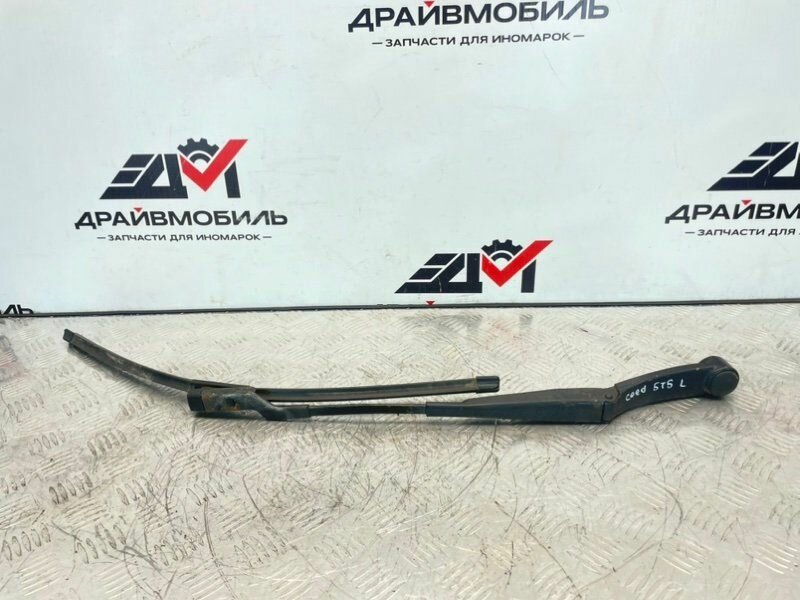 Держатель щетки стеклоочистителя Kia Ceed 2009 983111H000 ED G4FC, левый (с пробегом)