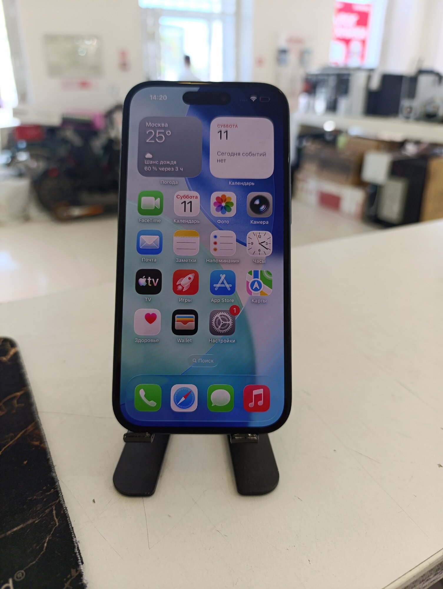 Смартфон Apple iPhone 15 6/128 ГБ черный — фото 1