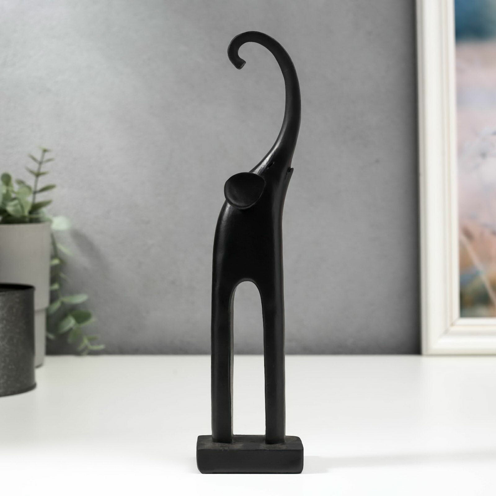 Фигурка полистоун "Чёрный слон с длинными ногами", 24.3x5.7x4 см