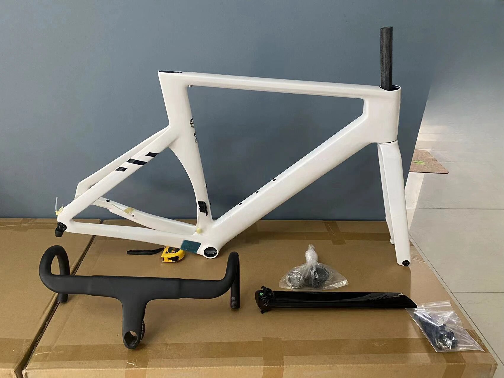 Карбоновая рама для дорожного велосипеда T1100 UD L