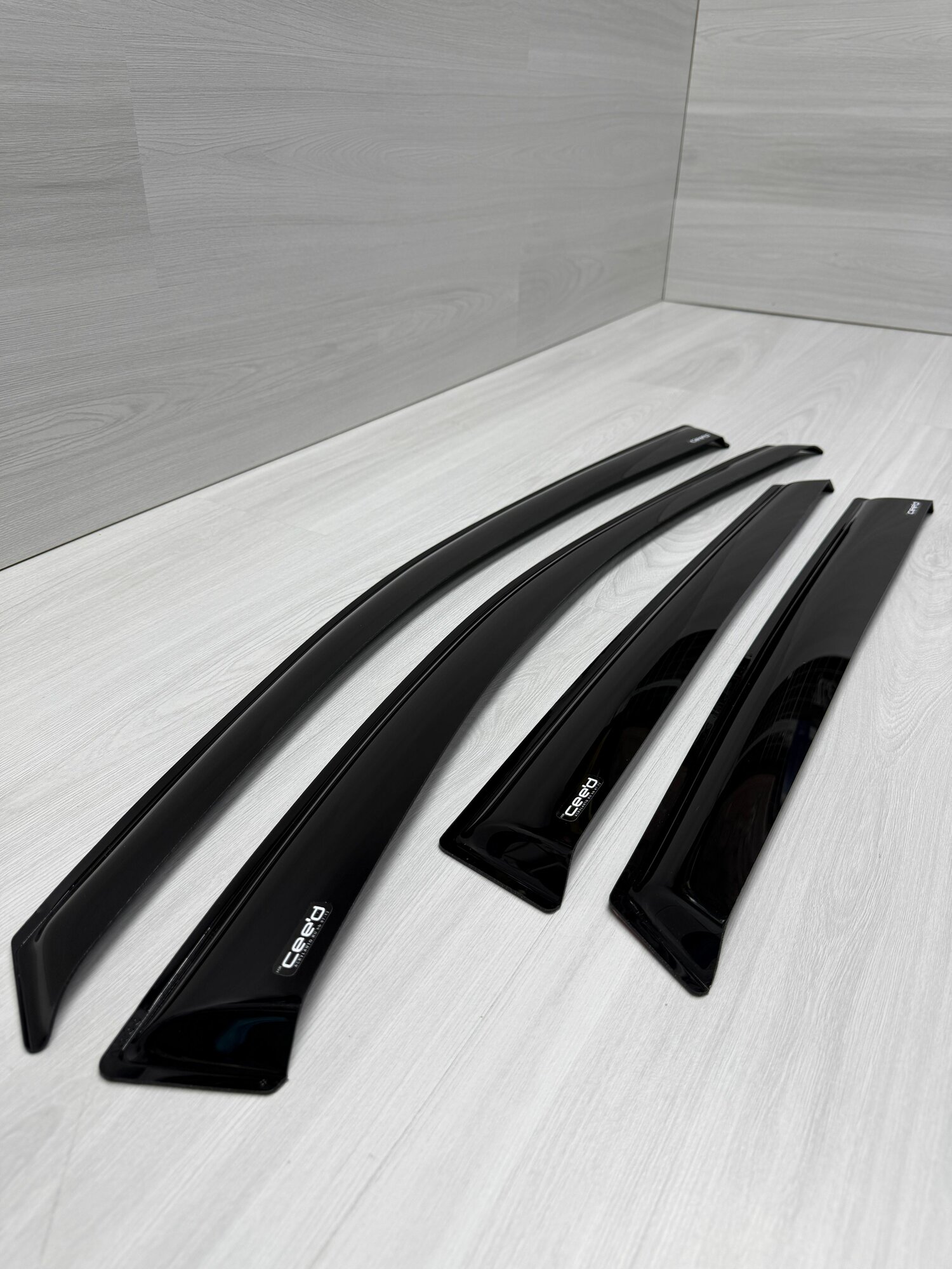 Дефлекторы (ветровики) окон на Kia Ceed 2007-2012 хэтчбек (Киа Сид)