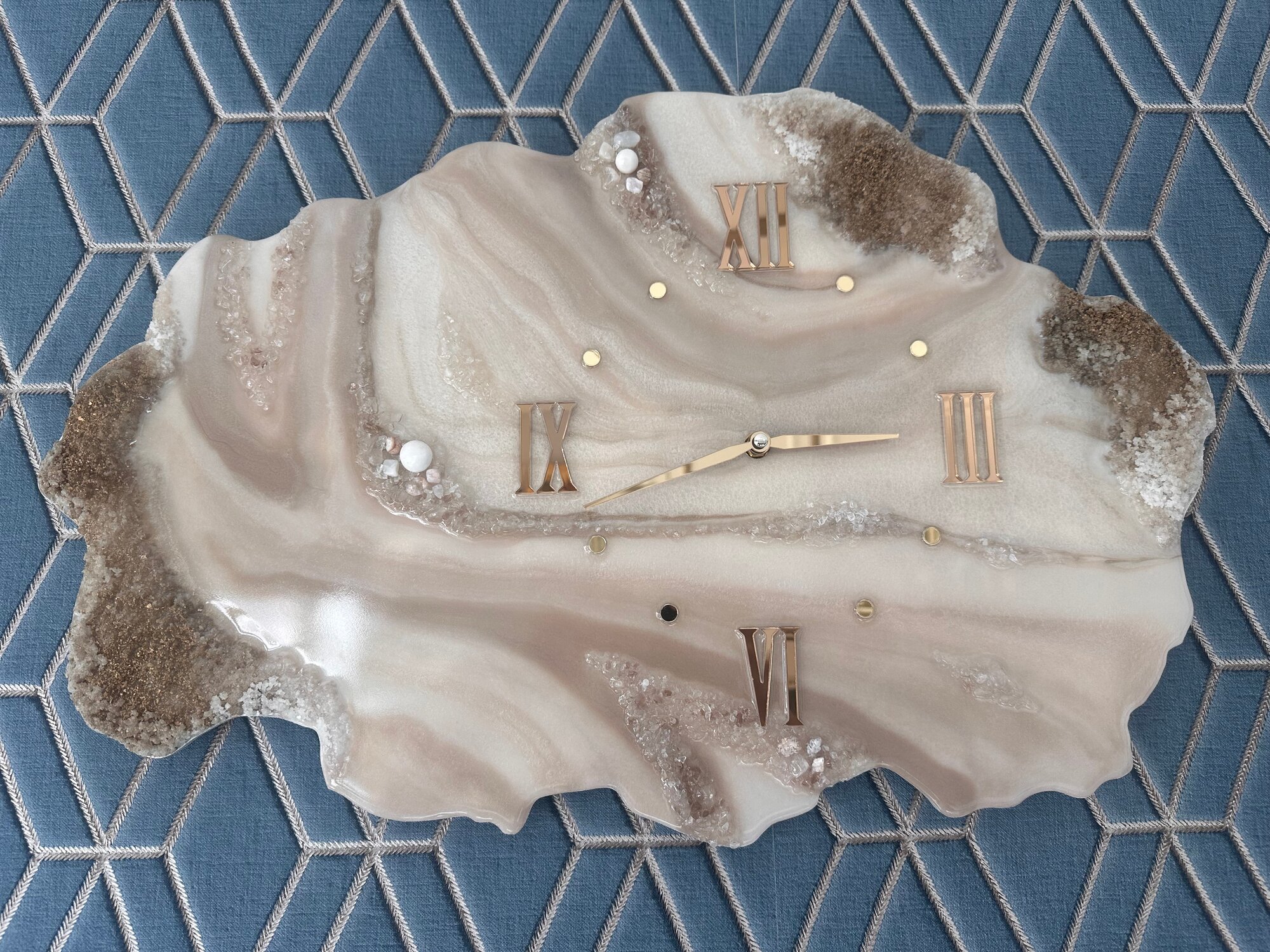 Часы "Жеода", кварцевые, дерево/эпоксидная смола, бежевые, 40 см x 60 см