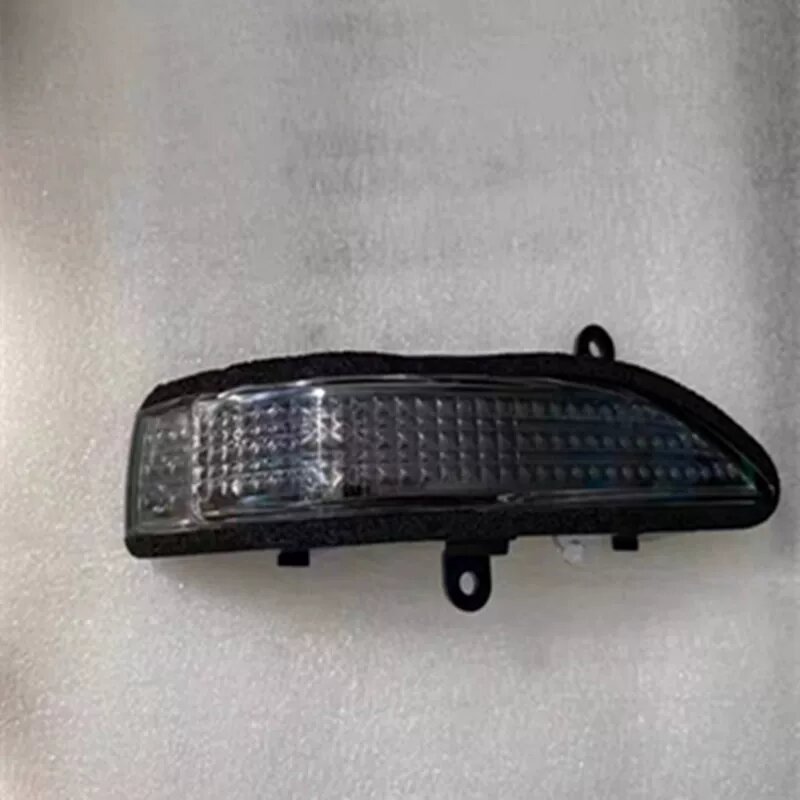 Замена лампы заднего зеркала для Subaru Forester 2011-2012 годов выпуска