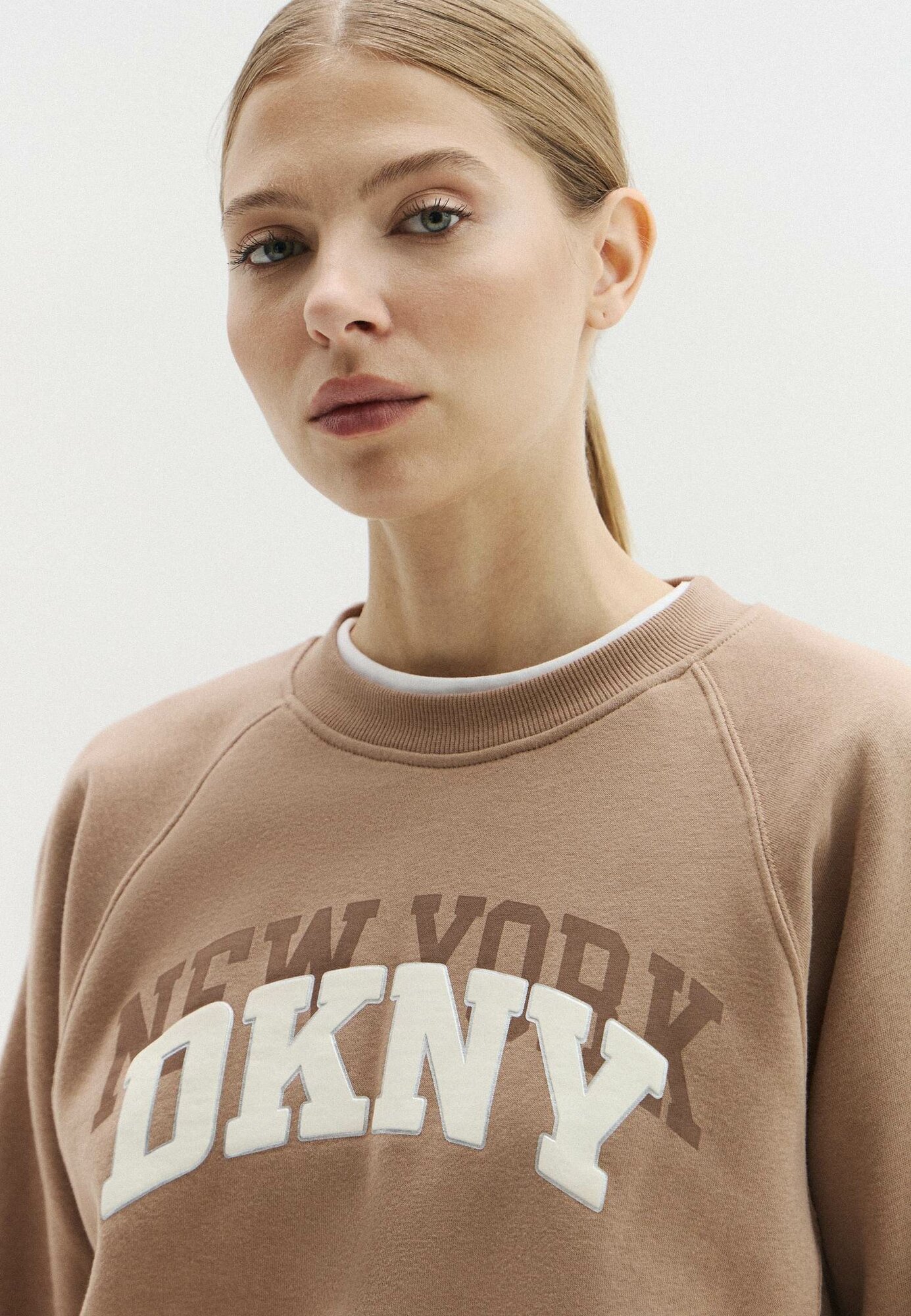 Толстовка DKNY, размер L, , темно-бежевый — фото 1