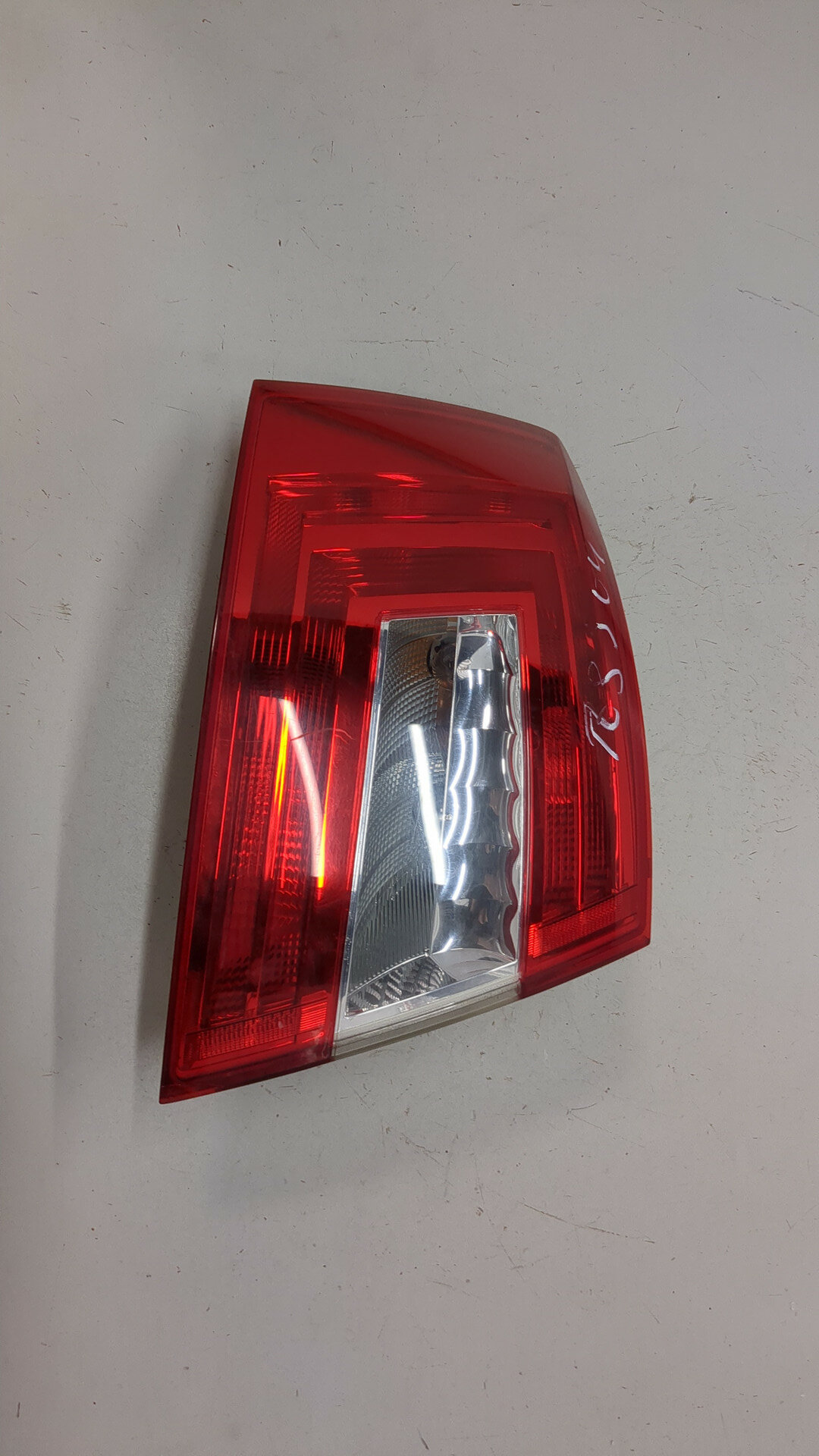 Фонарь (задний) левый Skoda Octavia (A7) Б/У