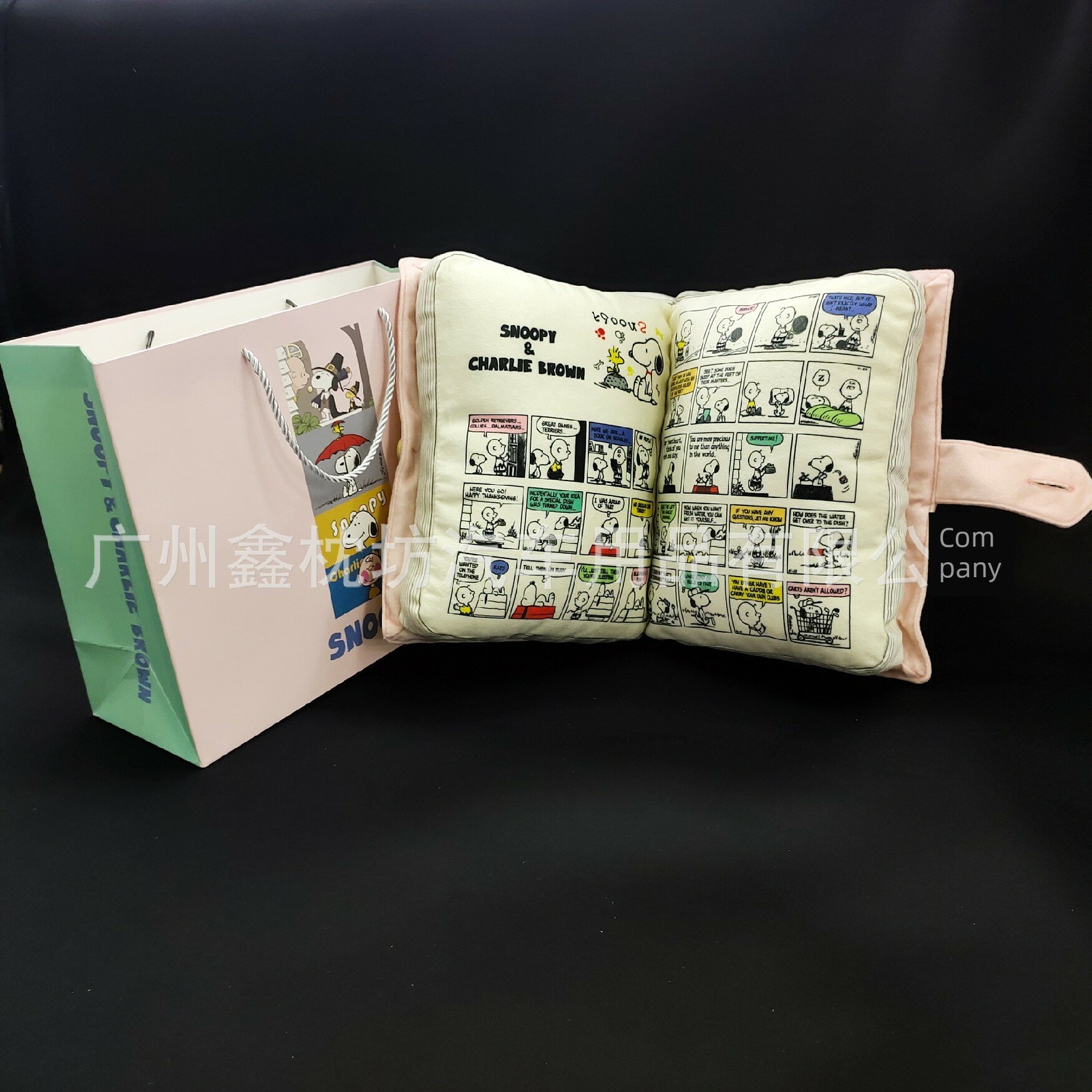 Розовая подарочная сумка с Сноупи, набор включает подушку-книгу и упаковку, 24x32x14 см