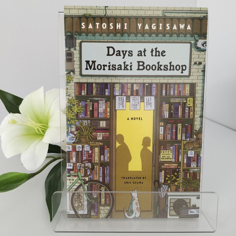 Книга 'Дни в книжном магазине Морисаки' на английском языке, мягкая обложка, литературный роман