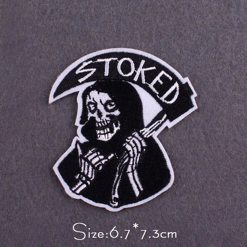 Нашивка "Stoked" с черепом, черная, PE2203CT