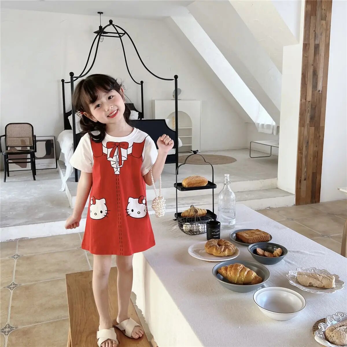 MINISO Летняя футболка с коротким рукавом Sanrio Hello Kitty для девочек, 2026 год, новый стиль, милое мультяшное платье/юбка Kuromi, Детский размер: 110