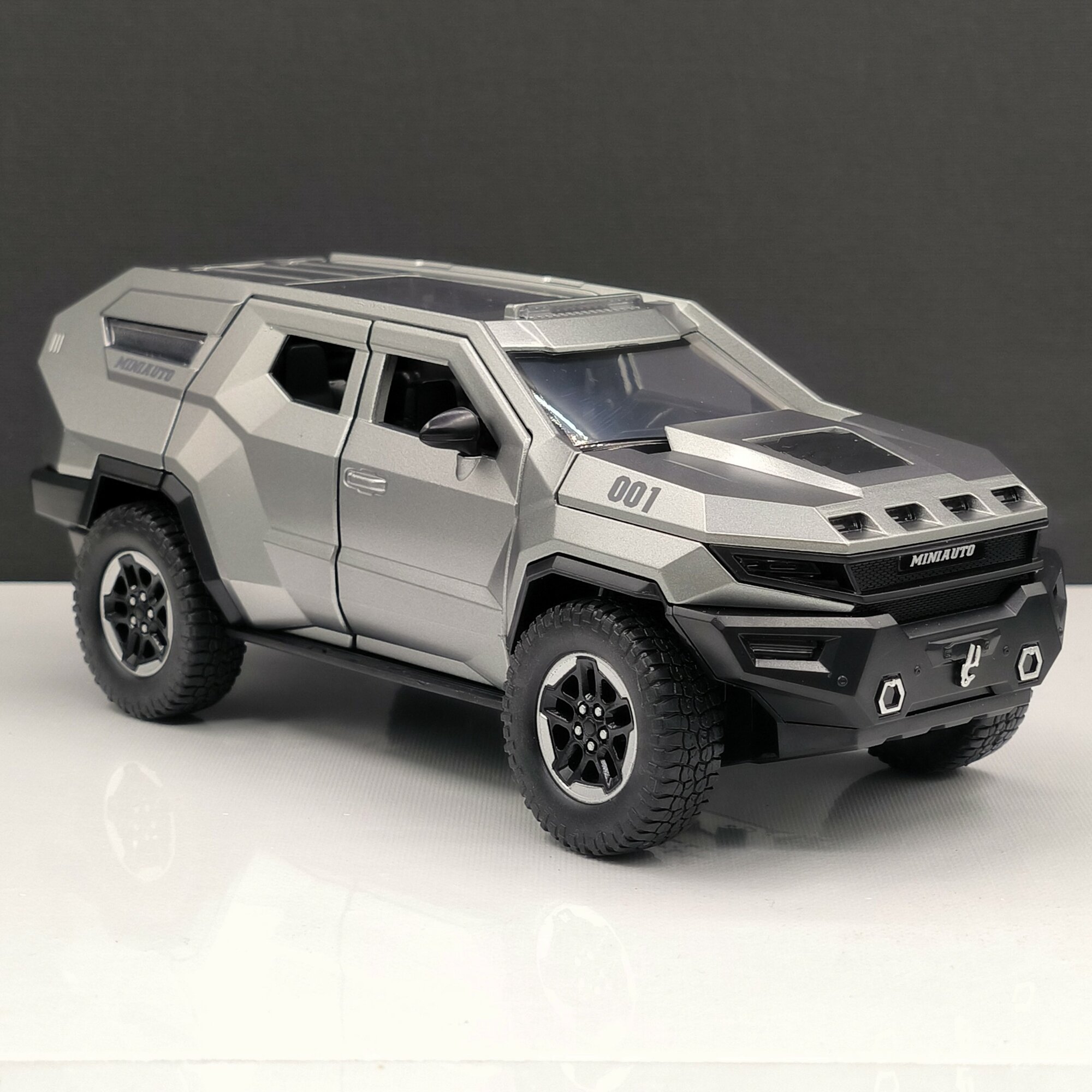 Машинка металлическая Rezvani Vengeance экстремальный внедорожник с световым и звуковым сопровождением. Масштаб 1:24