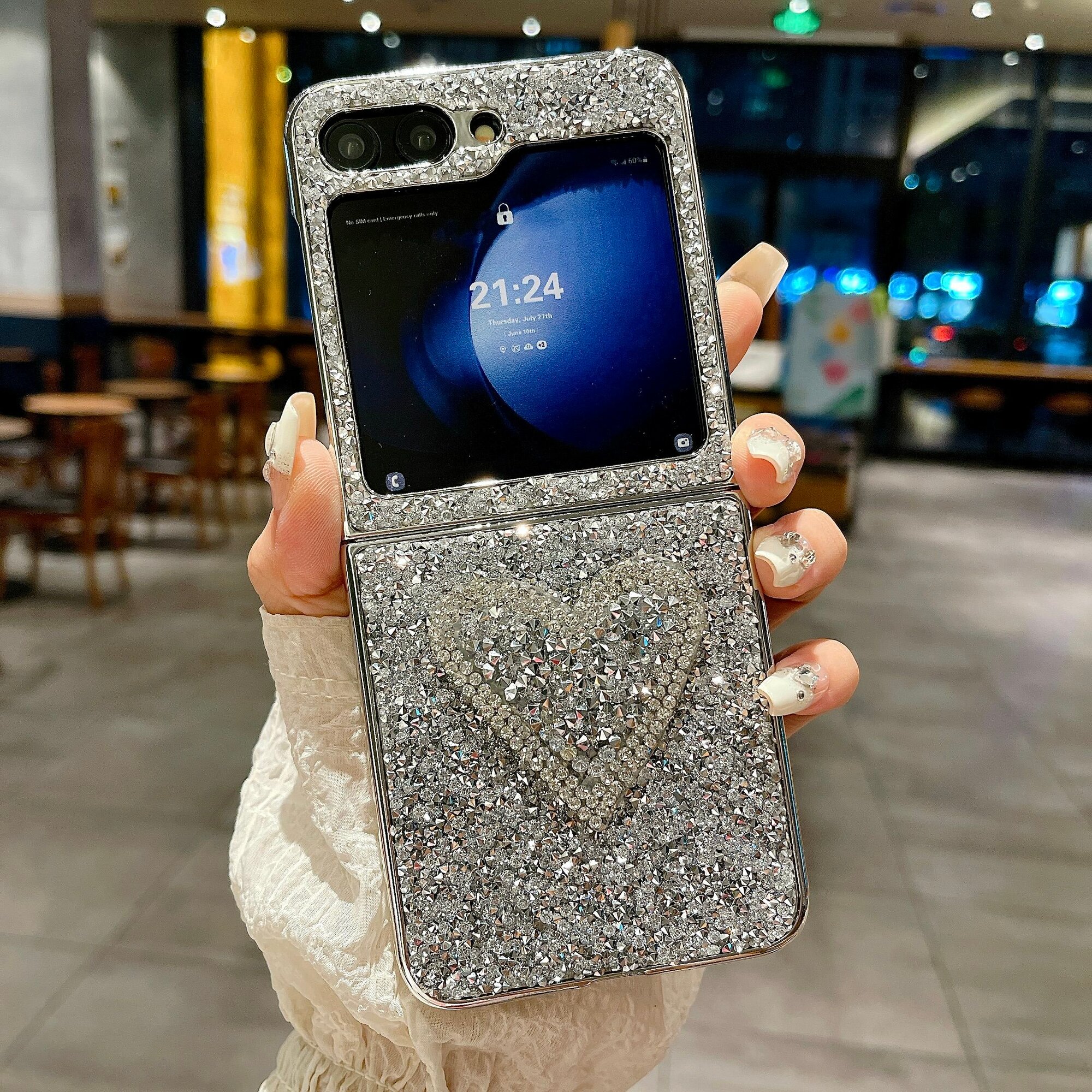 Чехол для Samsung Galaxy Z Flip 6 со стразами в форме сердца