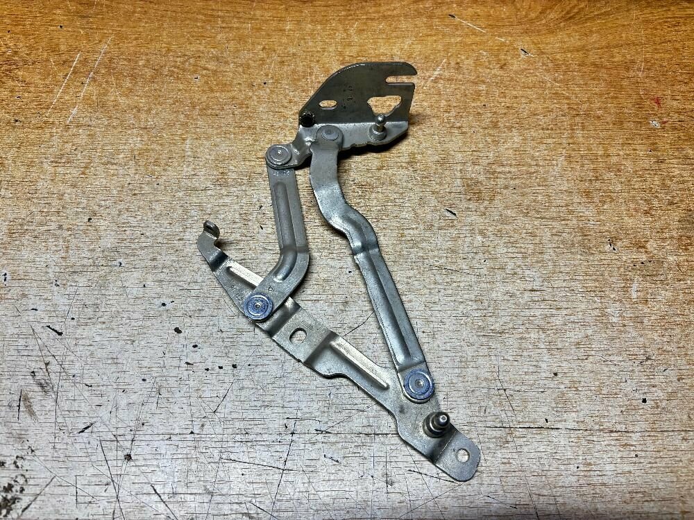 Петли крышки багажника новая VW Passat B5 Audi A4